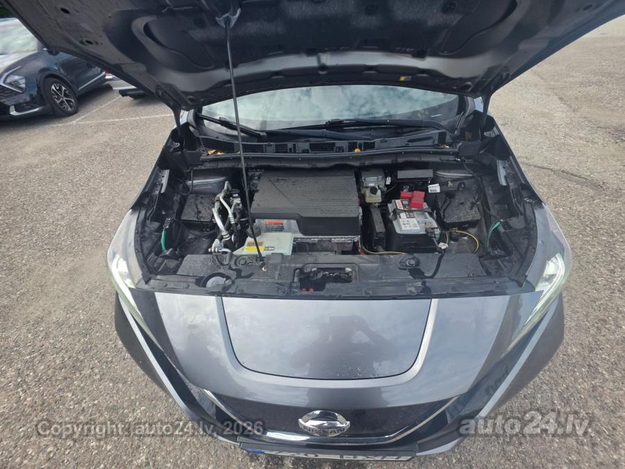 Pelēks Nissan Leaf 2019 Pērnava, ar dzinēja tilpumu 0.00 L un nobraukumu 140 tūkst. km par 12999 €, foto 4 vietnē AUTOMOTO.COM.LV