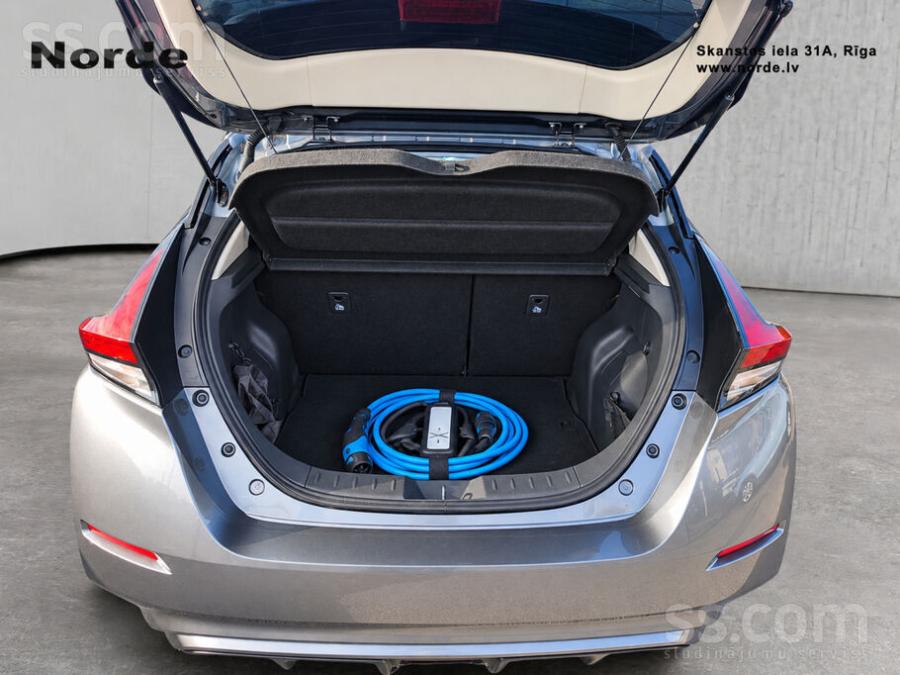 Pelēks Nissan Leaf 2022 Rīga, ar dzinēja tilpumu 0.00 L un nobraukumu 67 tūkst. km par 14500 €, foto 8 vietnē AUTOMOTO.COM.LV
