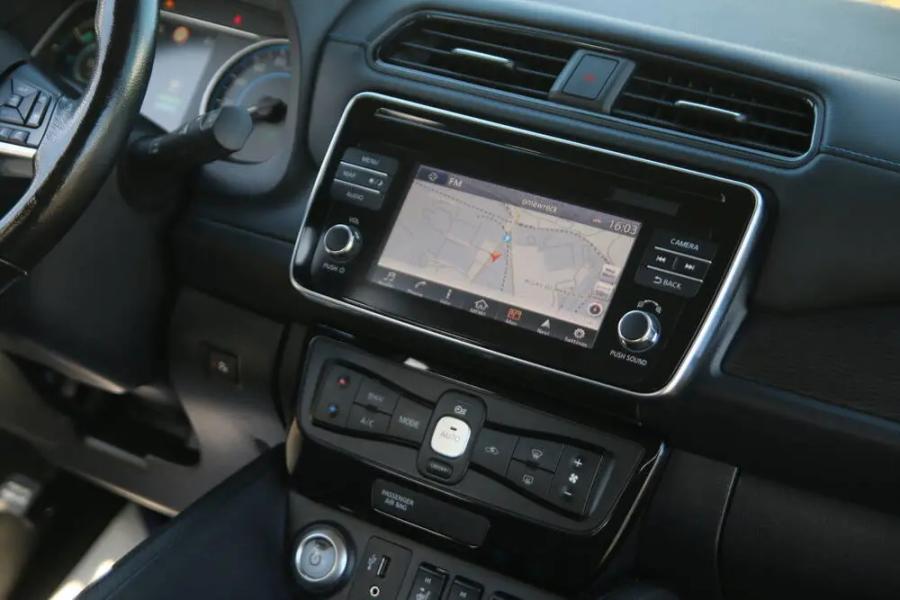 Nissan Leaf 2018 Rīga, ar dzinēja tilpumu 0.00 L un nobraukumu 93 tūkst. km par 10990 €, foto 13 vietnē AUTOMOTO.COM.LV