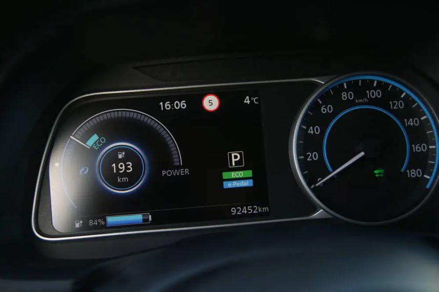 Nissan Leaf 2018 Rīga, ar dzinēja tilpumu 0.00 L un nobraukumu 93 tūkst. km par 10990 €, foto 20 vietnē AUTOMOTO.COM.LV