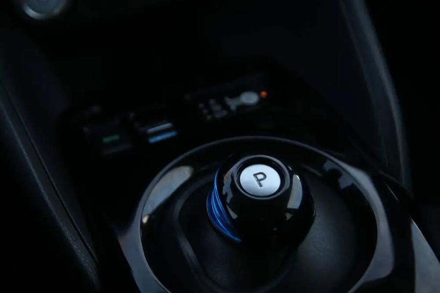 Nissan Leaf 2018 Rīga, ar dzinēja tilpumu 0.00 L un nobraukumu 93 tūkst. km par 10990 €, foto 23 vietnē AUTOMOTO.COM.LV