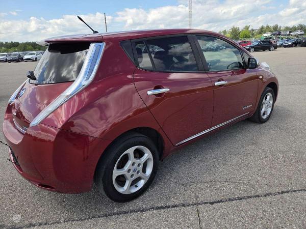 Red Nissan Leaf 2013 in Marijampole, with an engine capacity of 0.00 L and mileage of 152 thousand km for 4350 €, photo 7 on AUTOMOTO.COM.LV