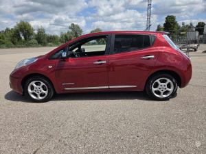 Sarkans Nissan Leaf 2014 Marijampole, ar dzinēja tilpumu 0.00 L un nobraukumu 152 tūkst. km par 3750 €, foto 9 vietnē AUTOMOTO.COM.LV