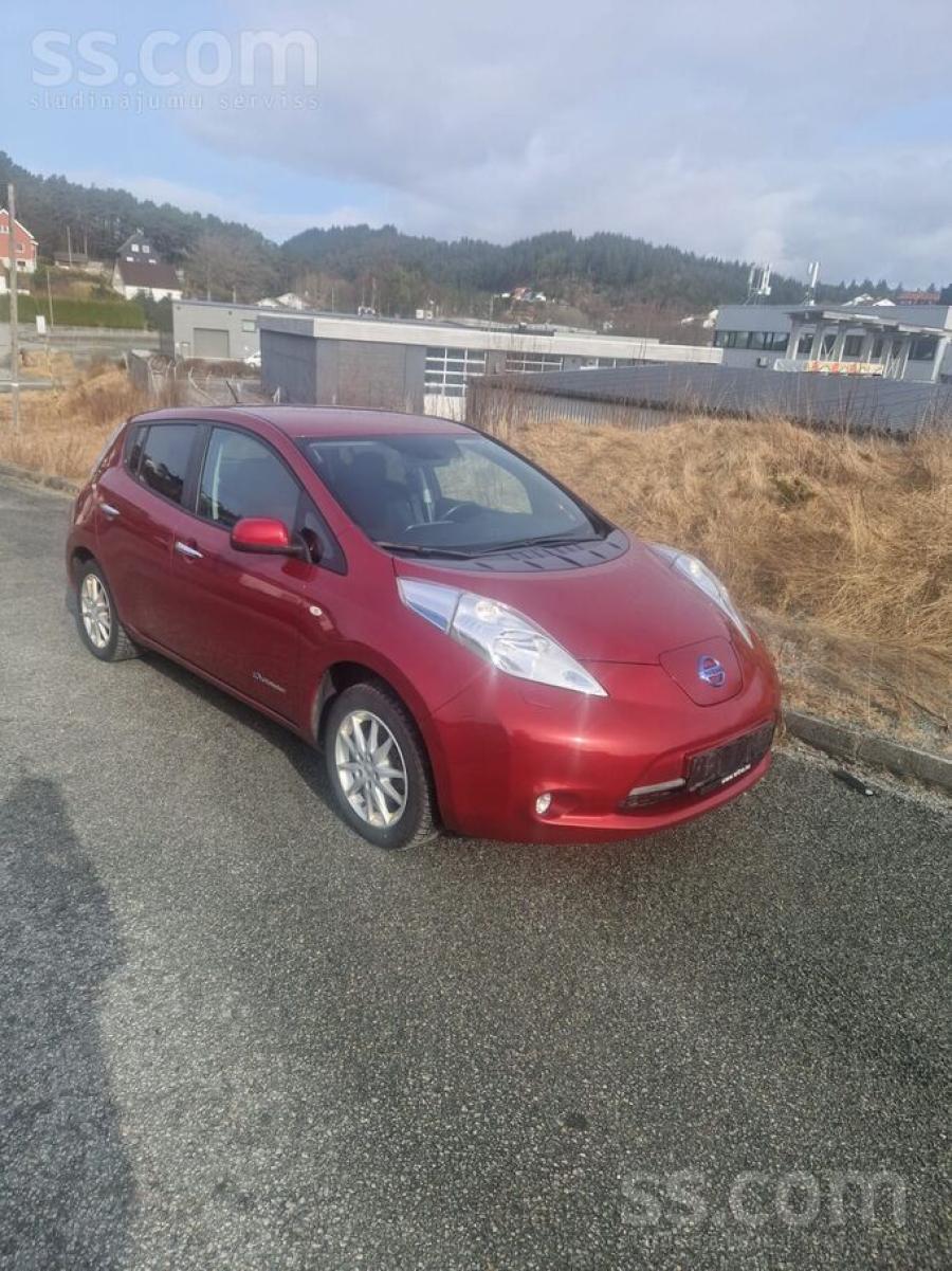 Sarkans Nissan Leaf 2015 Rīga, ar dzinēja tilpumu 0.00 L un nobraukumu 98 tūkst. km par 4777 €, foto 1 vietnē AUTOMOTO.COM.LV