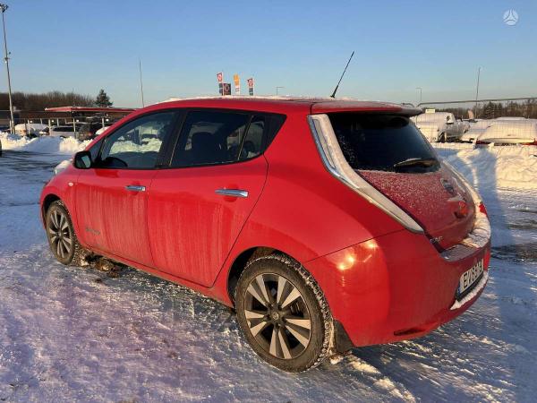 Red Nissan Leaf 2016 in Vilnius, with an engine capacity of 0.00 L and mileage of 135 thousand km for 6000 €, photo 3 on AUTOMOTO.COM.LV