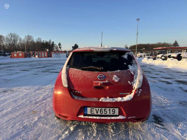 Red Nissan Leaf 2016 in Vilnius, with an engine capacity of 0.00 L and mileage of 135 thousand km for 6000 €, photo 5 on AUTOMOTO.COM.LV