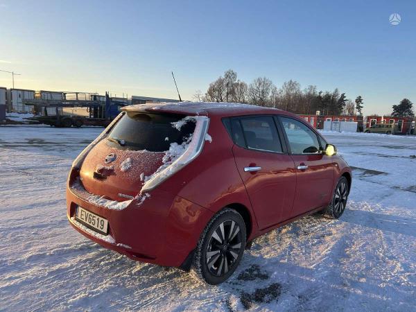 Red Nissan Leaf 2016 in Vilnius, with an engine capacity of 0.00 L and mileage of 135 thousand km for 6000 €, photo 6 on AUTOMOTO.COM.LV
