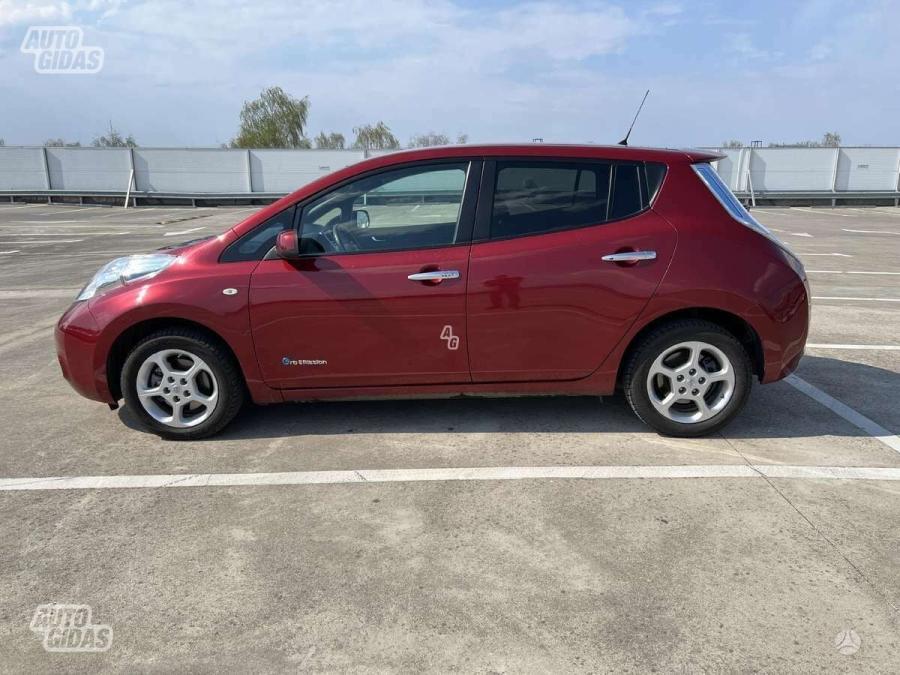Red Nissan Leaf 2016 in Siauliai, with an engine capacity of 0.00 L and mileage of 51 thousand km for 6000 €, photo 5 on AUTOMOTO.COM.LV