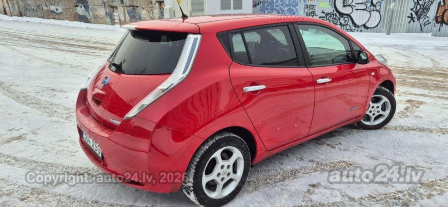 Red Nissan Leaf 2017 in Tallinn, with an engine capacity of 0.00 L and mileage of 70 thousand km for 8000 €, photo 4 on AUTOMOTO.COM.LV