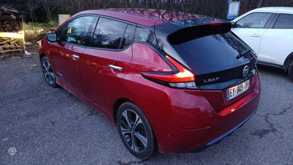 Red Nissan Leaf 2018 in Taurage, with an engine capacity of 0.00 L and mileage of 143 thousand km for 9680 €, photo 2 on AUTOMOTO.COM.LV