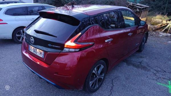 Red Nissan Leaf 2018 in Taurage, with an engine capacity of 0.00 L and mileage of 143 thousand km for 9680 €, photo 3 on AUTOMOTO.COM.LV
