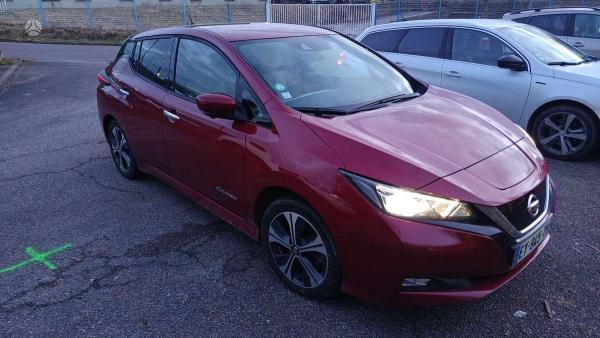 Red Nissan Leaf 2018 in Taurage, with an engine capacity of 0.00 L and mileage of 143 thousand km for 9680 €, photo 4 on AUTOMOTO.COM.LV