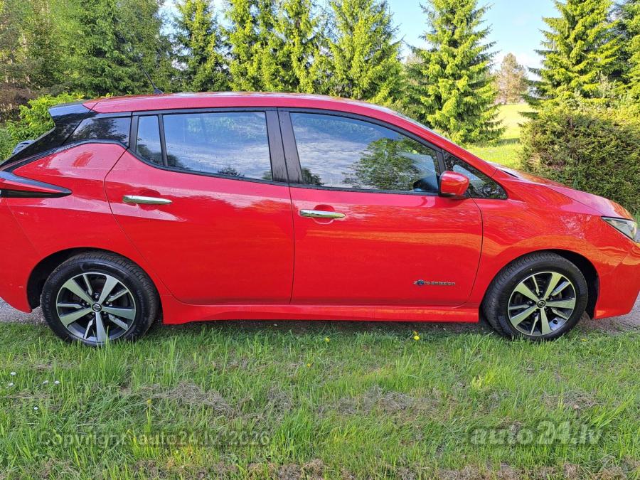 Red Nissan Leaf 2018 in Polva, with an engine capacity of 0.00 L and mileage of 237 thousand km for 10900 €, photo 4 on AUTOMOTO.COM.LV