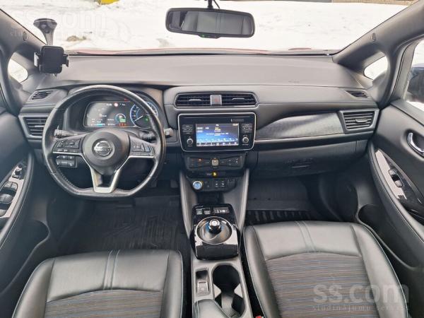 Red Nissan Leaf 2019 in Riga, with an engine capacity of 0.00 L and mileage of 52 thousand km for 12800 €, photo 5 on AUTOMOTO.COM.LV