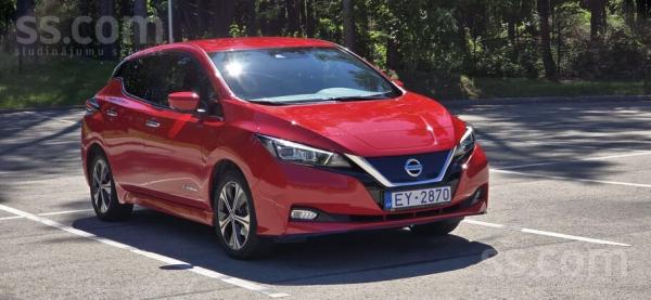Red Nissan Leaf 2019 in Riga, with an engine capacity of 0.00 L and mileage of 89 thousand km for 13950 €, photo 3 on AUTOMOTO.COM.LV
