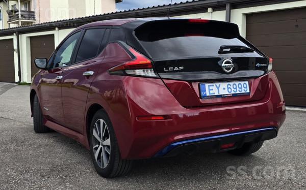Red Nissan Leaf 2019 in Riga, with an engine capacity of 0.00 L and mileage of 144 thousand km for 12200 €, photo 3 on AUTOMOTO.COM.LV