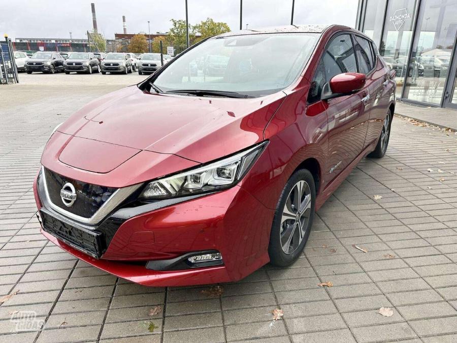 Sarkans Nissan Leaf 2020 Kauņa, ar dzinēja tilpumu 0.00 L un nobraukumu 86 tūkst. km par 12500 €, foto 1 vietnē AUTOMOTO.COM.LV