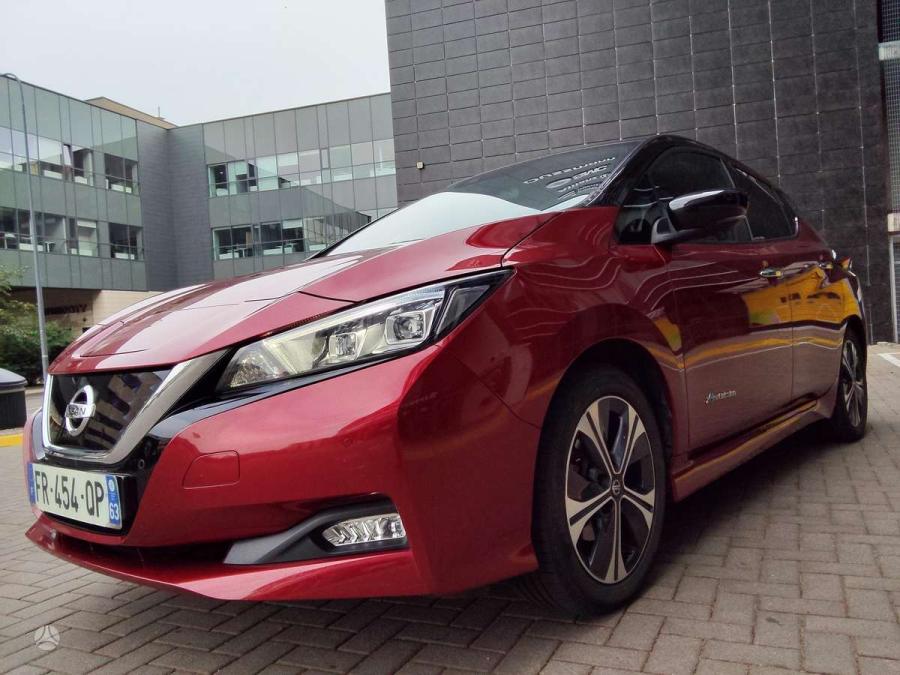 Red Nissan Leaf 2020 in Vilnius, with an engine capacity of 0.00 L and mileage of 117 thousand km for 11599 €, photo 1 on AUTOMOTO.COM.LV