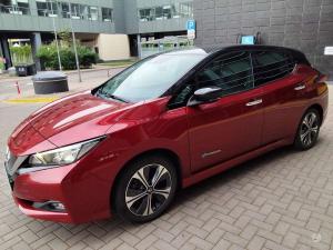 Red Nissan Leaf 2020 in Vilnius, with an engine capacity of 0.00 L and mileage of 117 thousand km for 11599 €, photo 4 on AUTOMOTO.COM.LV