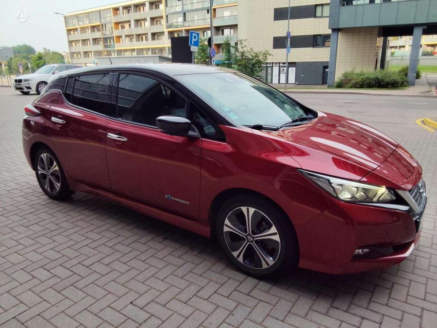 Red Nissan Leaf 2020 in Vilnius, with an engine capacity of 0.00 L and mileage of 117 thousand km for 11599 €, photo 5 on AUTOMOTO.COM.LV