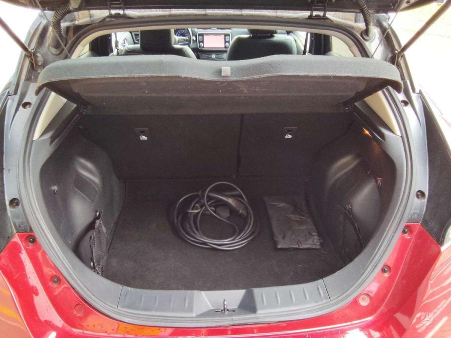 Red Nissan Leaf 2020 in Vilnius, with an engine capacity of 0.00 L and mileage of 117 thousand km for 11599 €, photo 25 on AUTOMOTO.COM.LV