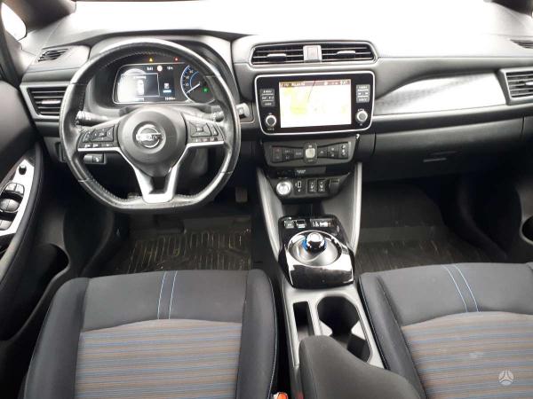 Red Nissan Leaf 2020 in Silute, with an engine capacity of 0.00 L and mileage of 55 thousand km for 11700 €, photo 10 on AUTOMOTO.COM.LV