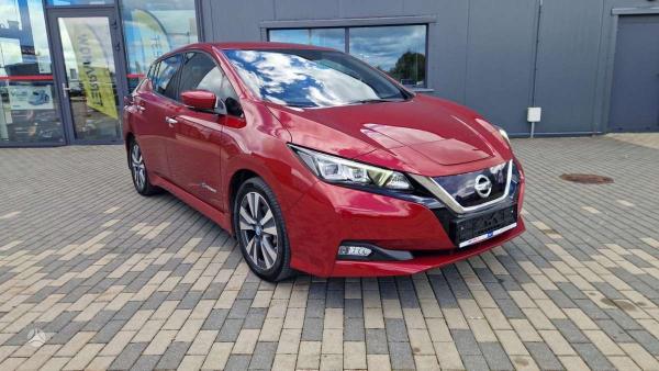 Sarkans Nissan Leaf 2020 Šauļi, ar dzinēja tilpumu 0.00 L un nobraukumu 180 tūkst. km par 10800 €, foto 1 vietnē AUTOMOTO.COM.LV