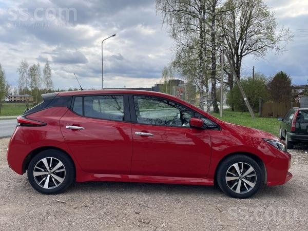 Red Nissan Leaf 2021 in Riga, with an engine capacity of 0.00 L and mileage of 43 thousand km for 15490 €, photo 6 on AUTOMOTO.COM.LV