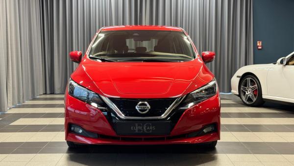 Red Nissan Leaf 2021 in Riga, with an engine capacity of 0.00 L and mileage of 82 thousand km for 14990 €, photo 2 on AUTOMOTO.COM.LV