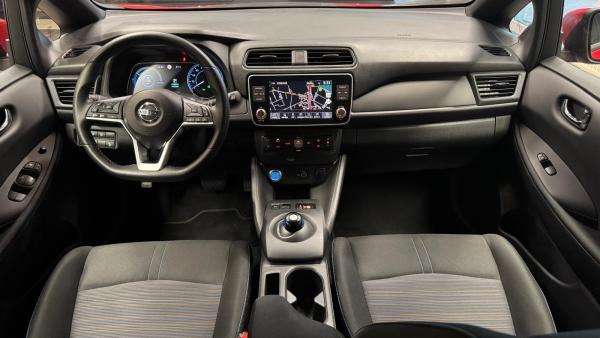 Red Nissan Leaf 2021 in Riga, with an engine capacity of 0.00 L and mileage of 82 thousand km for 14990 €, photo 9 on AUTOMOTO.COM.LV