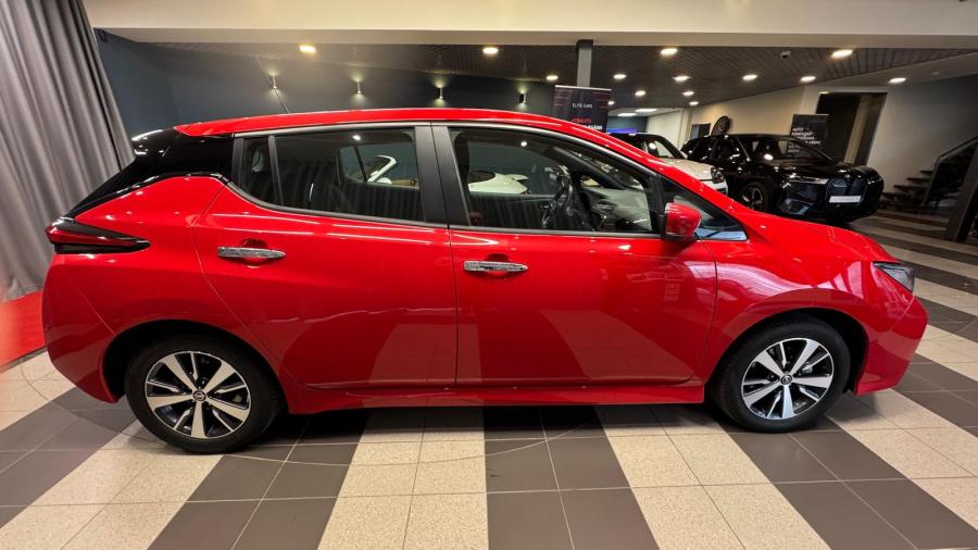 Sarkans Nissan Leaf 2021 Rīga, ar dzinēja tilpumu 0.00 L un nobraukumu 82 tūkst. km par 14990 €, foto 7 vietnē AUTOMOTO.COM.LV