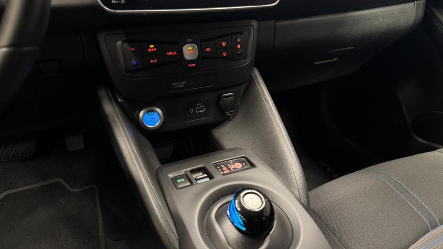 Sarkans Nissan Leaf 2021 Rīga, ar dzinēja tilpumu 0.00 L un nobraukumu 82 tūkst. km par 14990 €, foto 14 vietnē AUTOMOTO.COM.LV