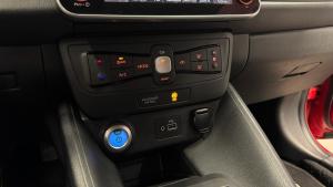 Sarkans Nissan Leaf 2021 Rīga, ar dzinēja tilpumu 0.00 L un nobraukumu 82 tūkst. km par 14990 €, foto 15 vietnē AUTOMOTO.COM.LV