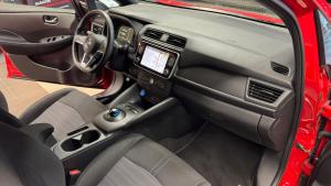 Sarkans Nissan Leaf 2021 Rīga, ar dzinēja tilpumu 0.00 L un nobraukumu 82 tūkst. km par 14990 €, foto 17 vietnē AUTOMOTO.COM.LV
