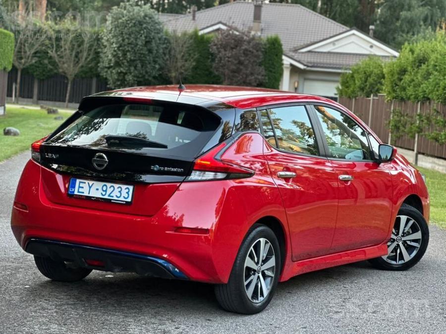Red Nissan Leaf 2021 in Riga, with an engine capacity of 0.00 L and mileage of 53 thousand km for 14650 €, photo 3 on AUTOMOTO.COM.LV