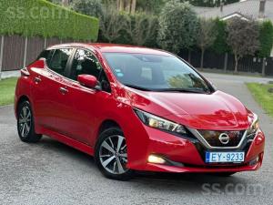 Red Nissan Leaf 2021 in Riga, with an engine capacity of 0.00 L and mileage of 53 thousand km for 14650 €, photo 4 on AUTOMOTO.COM.LV