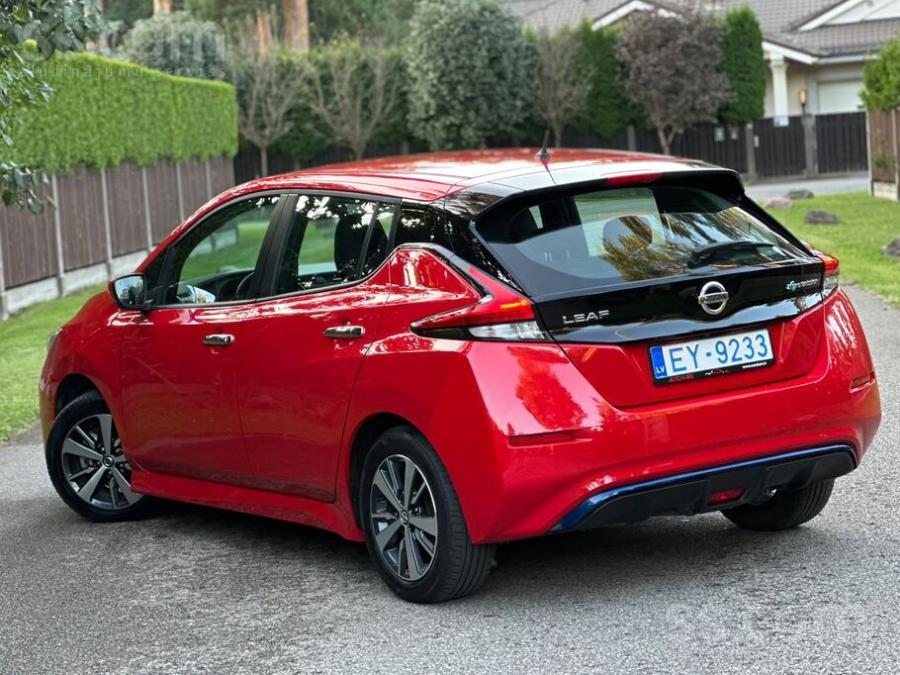 Red Nissan Leaf 2021 in Riga, with an engine capacity of 0.00 L and mileage of 53 thousand km for 14650 €, photo 5 on AUTOMOTO.COM.LV