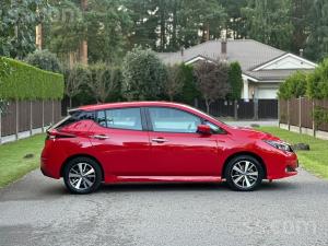 Red Nissan Leaf 2021 in Riga, with an engine capacity of 0.00 L and mileage of 53 thousand km for 14650 €, photo 6 on AUTOMOTO.COM.LV
