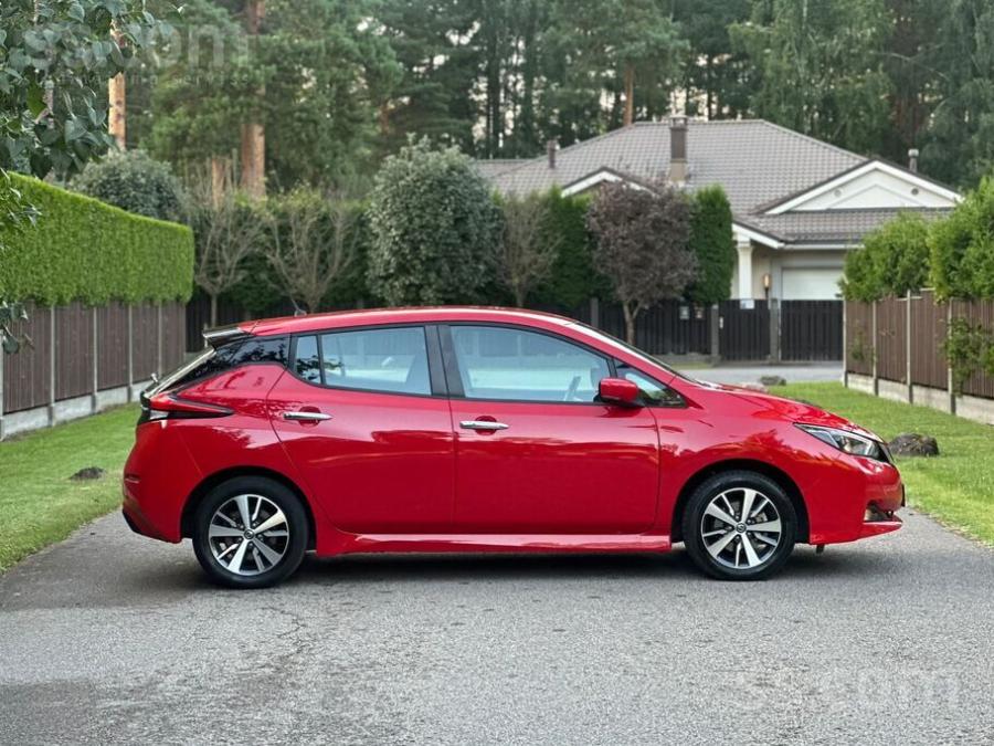 Red Nissan Leaf 2021 in Riga, with an engine capacity of 0.00 L and mileage of 53 thousand km for 14650 €, photo 6 on AUTOMOTO.COM.LV