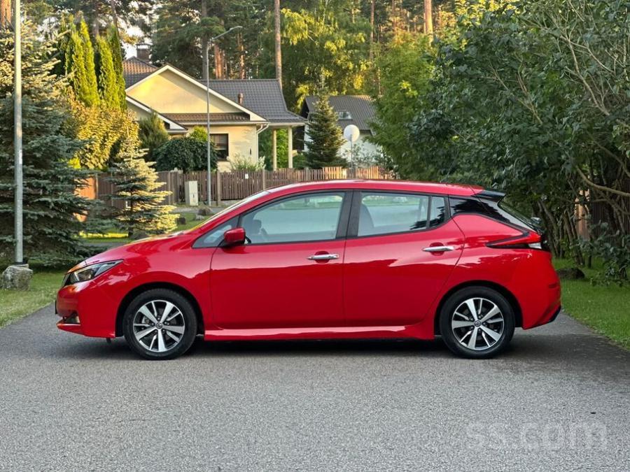 Red Nissan Leaf 2021 in Riga, with an engine capacity of 0.00 L and mileage of 53 thousand km for 14650 €, photo 7 on AUTOMOTO.COM.LV