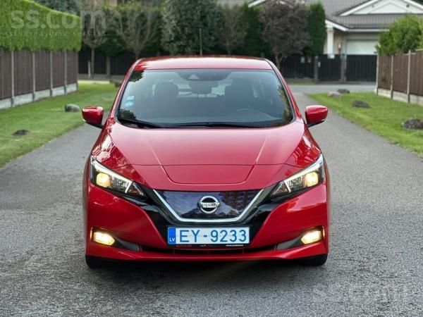 Red Nissan Leaf 2021 in Riga, with an engine capacity of 0.00 L and mileage of 53 thousand km for 14650 €, photo 8 on AUTOMOTO.COM.LV