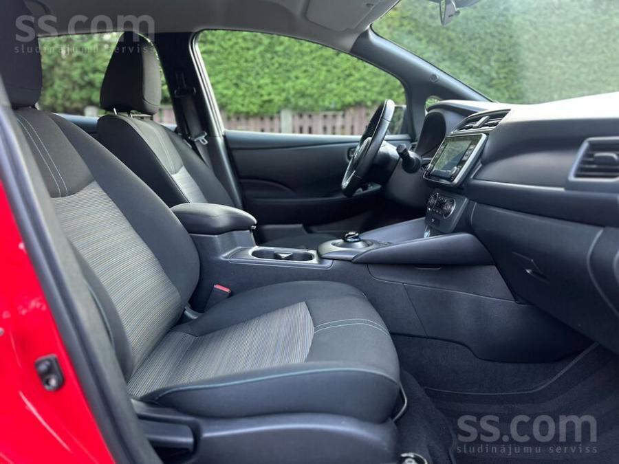 Red Nissan Leaf 2021 in Riga, with an engine capacity of 0.00 L and mileage of 53 thousand km for 14650 €, photo 26 on AUTOMOTO.COM.LV