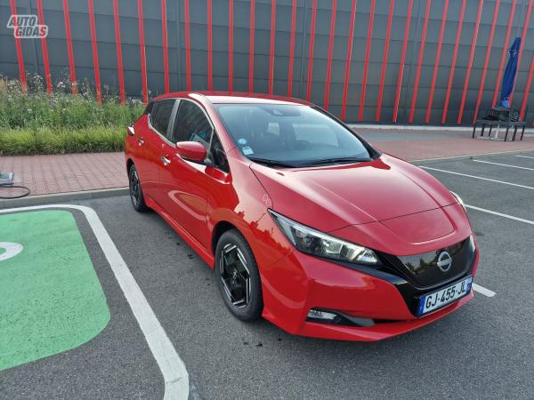 Red Nissan Leaf 2022 in Vilnius, with an engine capacity of 0.00 L and mileage of 49 thousand km for 15600 €, photo 2 on AUTOMOTO.COM.LV