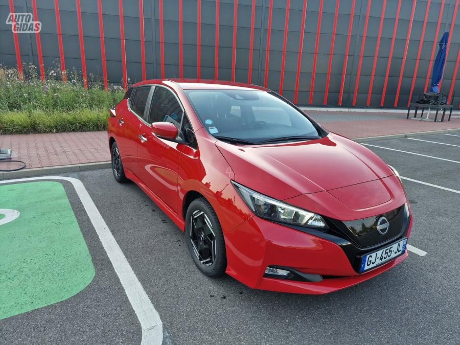 Red Nissan Leaf 2022 in Vilnius, with an engine capacity of 0.00 L and mileage of 49 thousand km for 15600 €, photo 2 on AUTOMOTO.COM.LV