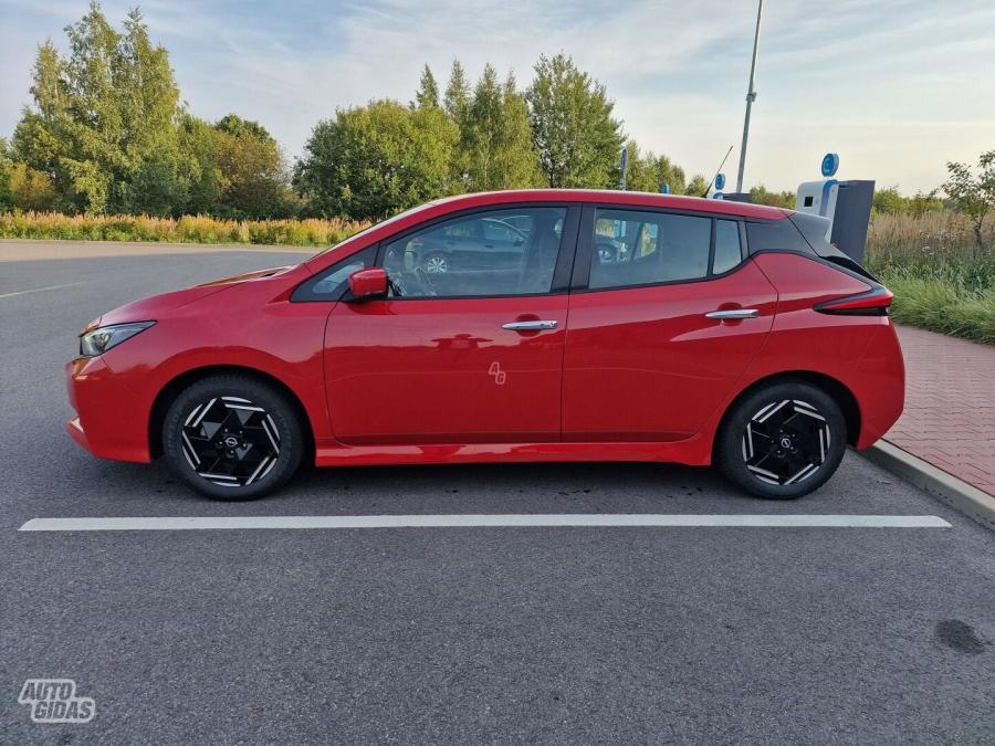 Red Nissan Leaf 2022 in Vilnius, with an engine capacity of 0.00 L and mileage of 49 thousand km for 15600 €, photo 3 on AUTOMOTO.COM.LV