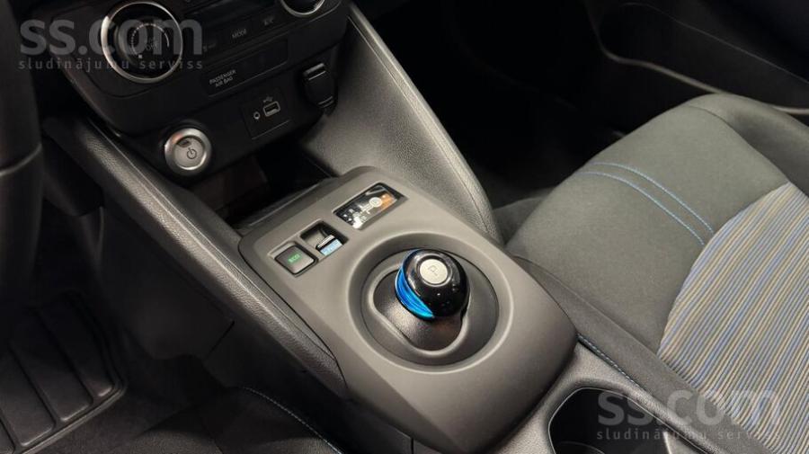 Sarkans Nissan Leaf 2022 Rīga, ar dzinēja tilpumu 0.00 L un nobraukumu 36 tūkst. km par 16490 €, foto 17 vietnē AUTOMOTO.COM.LV