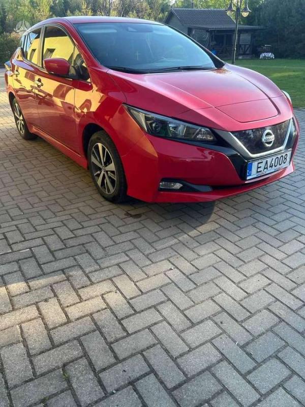 Red Nissan Leaf 2022 in Panevezys, with an engine capacity of 0.00 L and mileage of 40 thousand km for 13200 €, photo 3 on AUTOMOTO.COM.LV