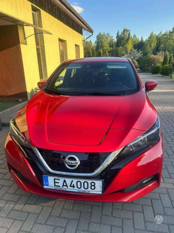 Red Nissan Leaf 2022 in Panevezys, with an engine capacity of 0.00 L and mileage of 40 thousand km for 13200 €, photo 4 on AUTOMOTO.COM.LV