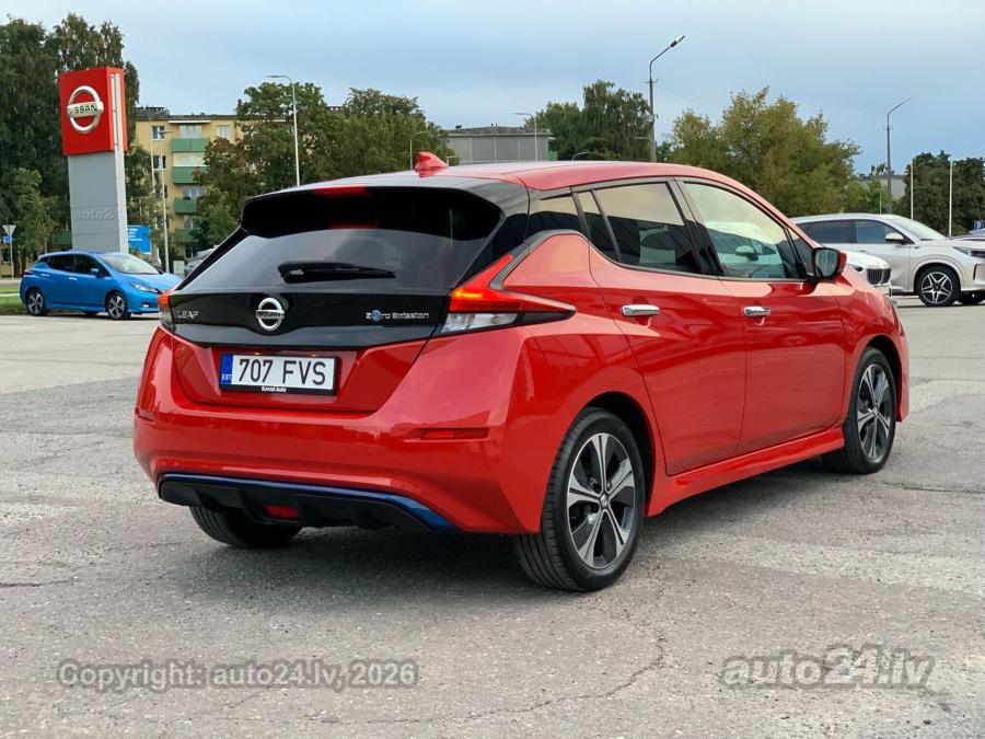 Red Nissan Leaf 2022 in Tallinn, with an engine capacity of 0.00 L and mileage of 53 thousand km for 15900 €, photo 4 on AUTOMOTO.COM.LV
