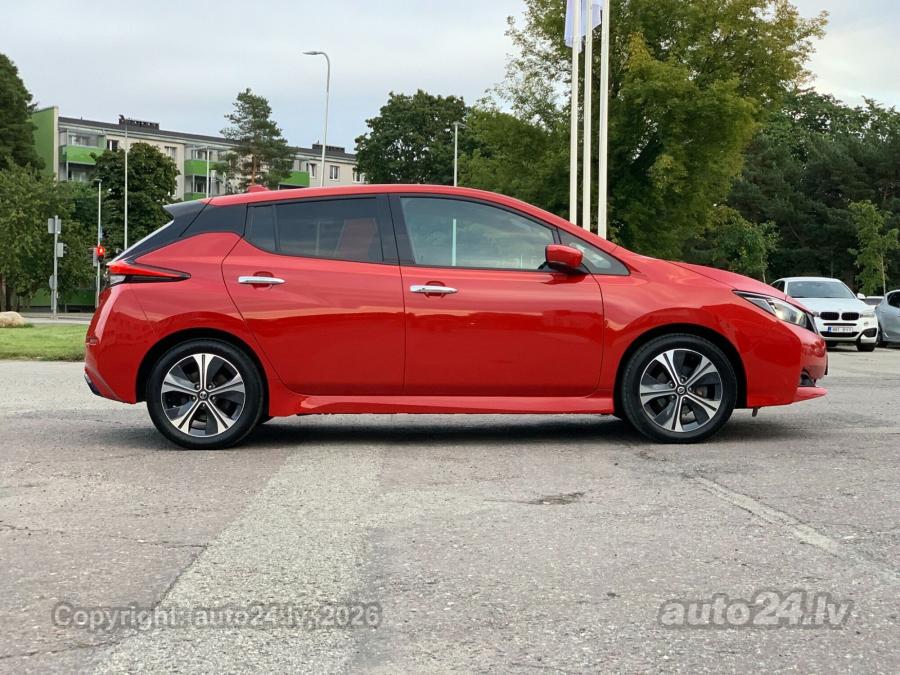 Red Nissan Leaf 2022 in Tallinn, with an engine capacity of 0.00 L and mileage of 53 thousand km for 15900 €, photo 6 on AUTOMOTO.COM.LV